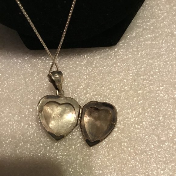 925 Sterling Silver | Jewelry | Lovely Sterling Silver Heart Shaped ...
